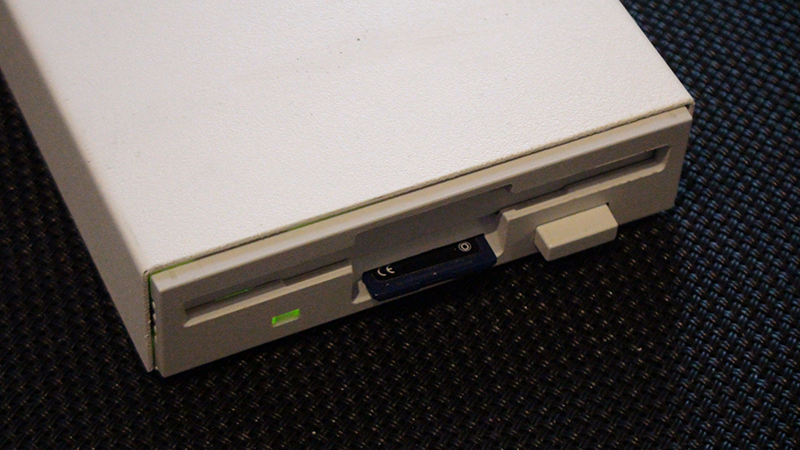 Amiga: HxC Floppy Emulator im ext. Diskettengehäuse - Eure Projekte - Circuit-Board